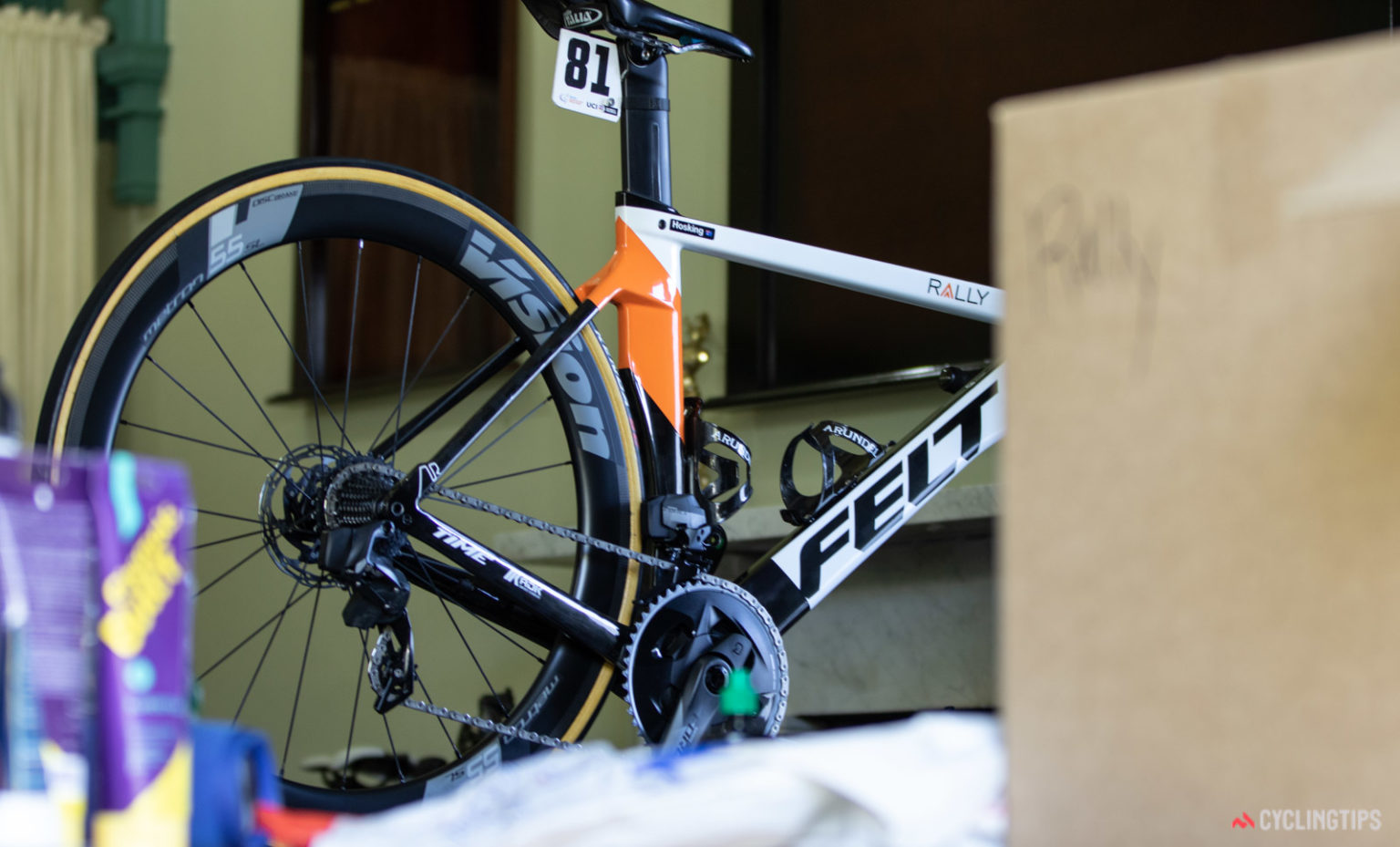 Rally Cyclingチームが新しいFelt AR Discエアロレーサーに乗っている | ロードバイクはやめられない