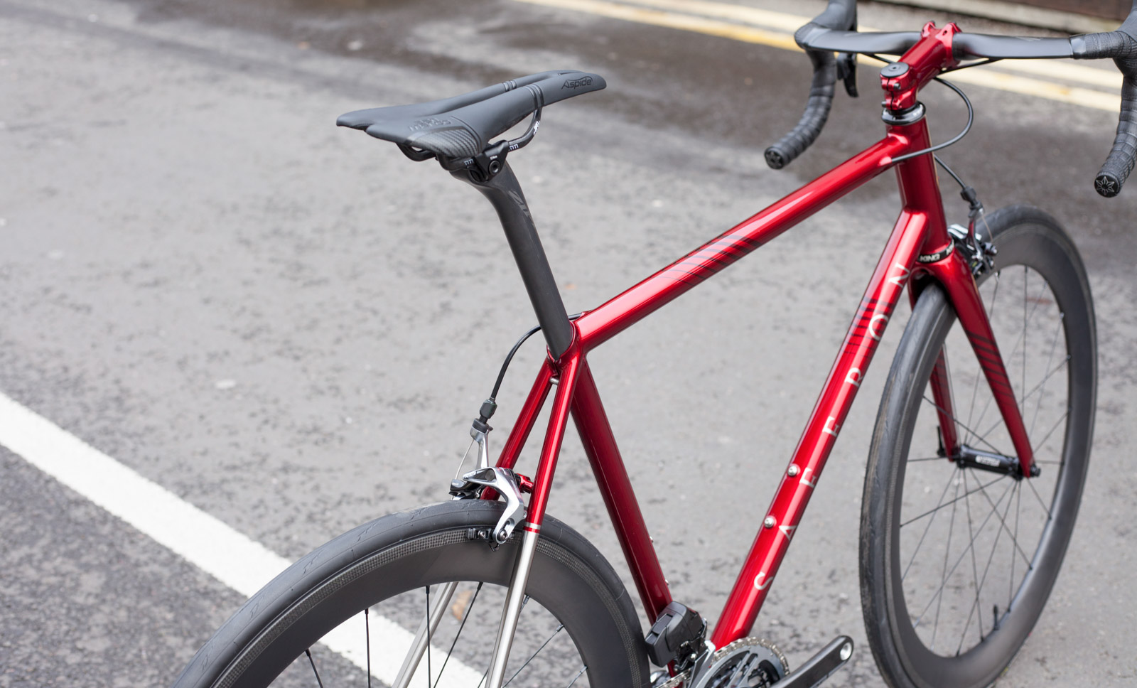 Saffron Frameworksのステンレススチール製の永遠のバイク | ロードバイクはやめられない