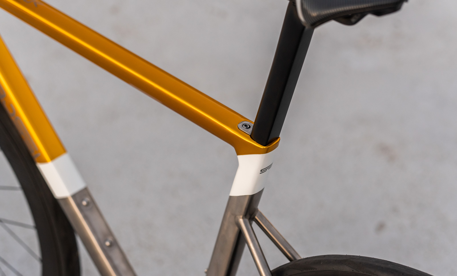 Bossi Strada SSはカーボンバイクのような形状のチタンバイク | ロードバイクはやめられない
