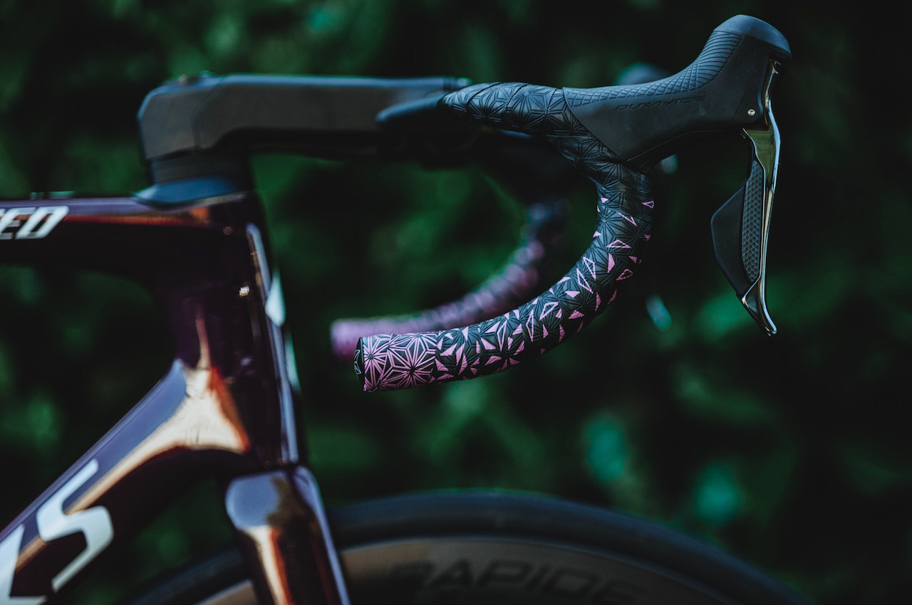 サガンの乗るマリア・チクラミーノカラーのカスタムペイントSpecialized Tarmac SL7 | ロードバイクはやめられない