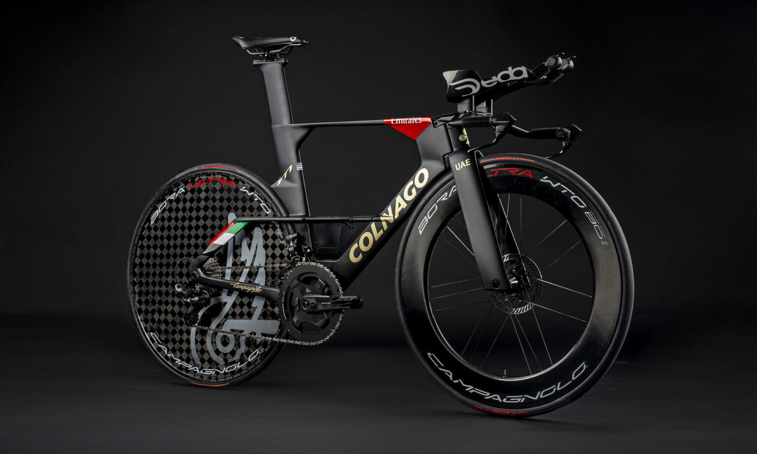 コルナゴの新型TT1タイムトライヤルバイクが、ジロ・デ・イタリアでデビュー | ロードバイクはやめられない