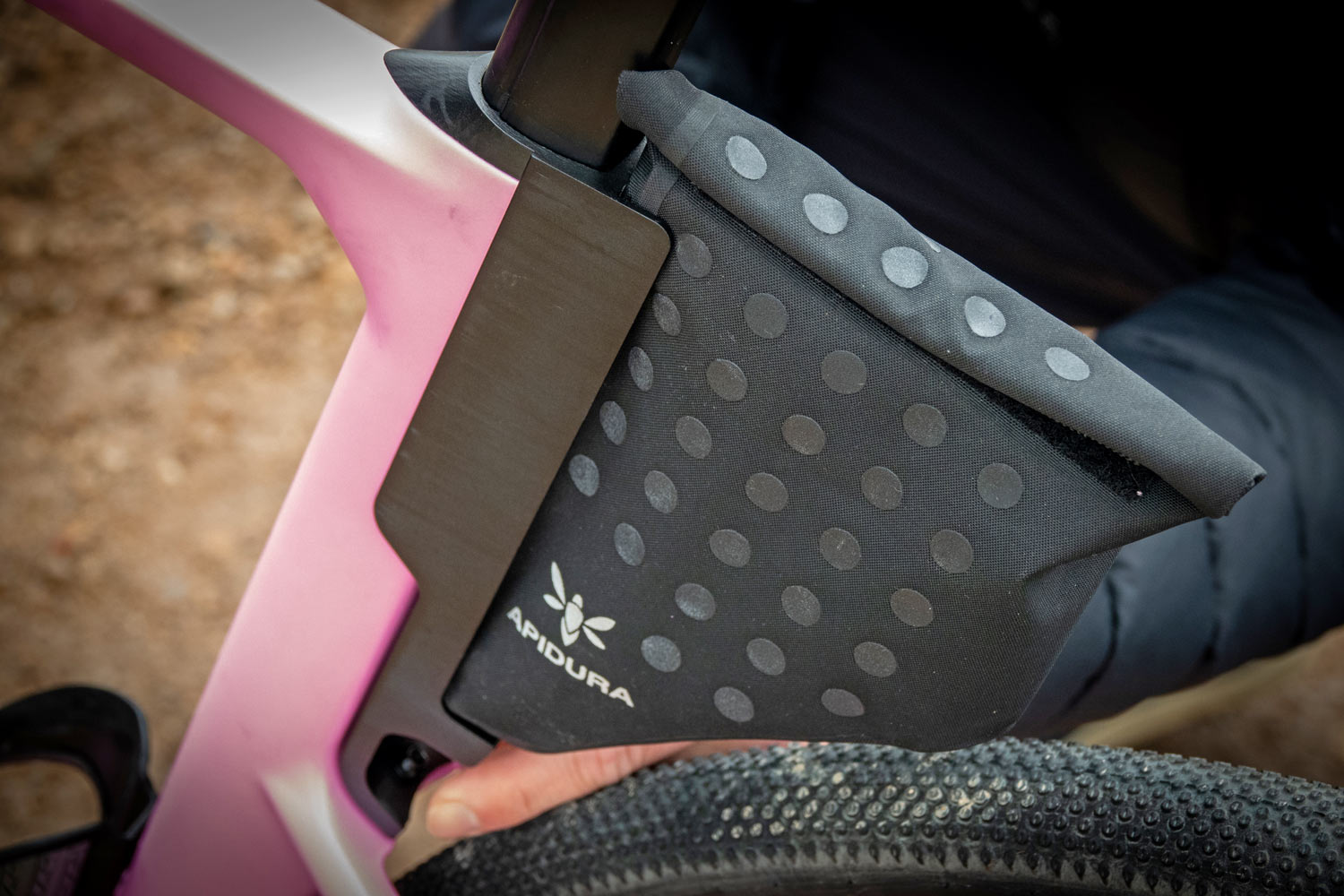 Apidura Aero Pack Systemは、世界最速のグラベルパッキングバイクを開発? | ロードバイクはやめられない