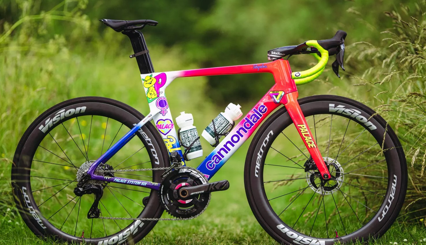 EF Education-EasyPostがツールを特別版のジャージで走る なんじゃこりゃあ? | ロードバイクはやめられない