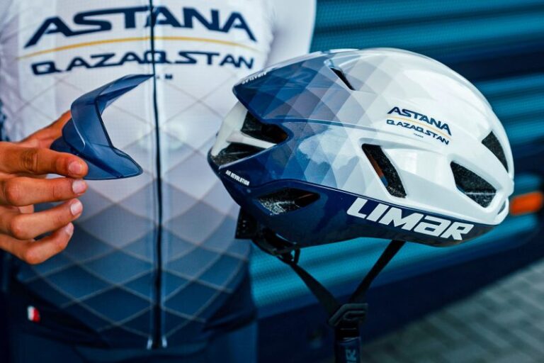 Astana Qazaqstan TeamがブエルタでUFOクリップ式テールコーンの付属したLimar Air Atlasの新型ヘルメットを ...