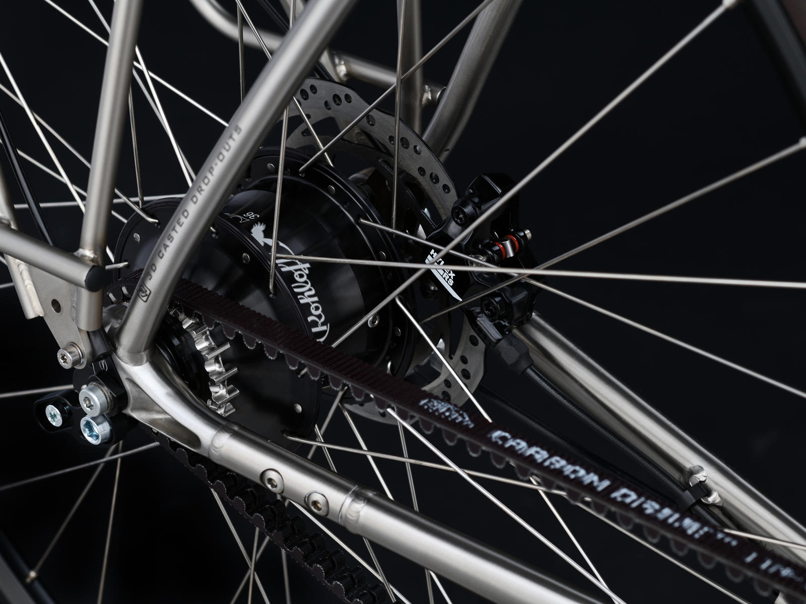 Van NicholasがチタンフレームのVentusとYukonを14速Rohloffリアハブでアップデート | ロードバイクはやめられない