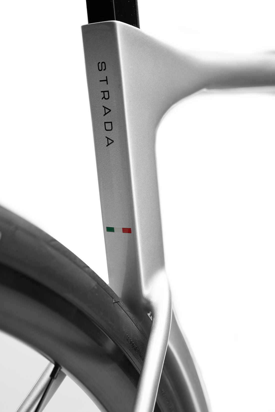 3Tから世界で最も快適だと主張する3T Strada ICR登場 | ロードバイクはやめられない