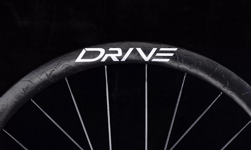 Elitewheelsの1,260gでコストパフォーマンスの良いDRIVE 40Dディスクホイール | ロードバイクはやめられない