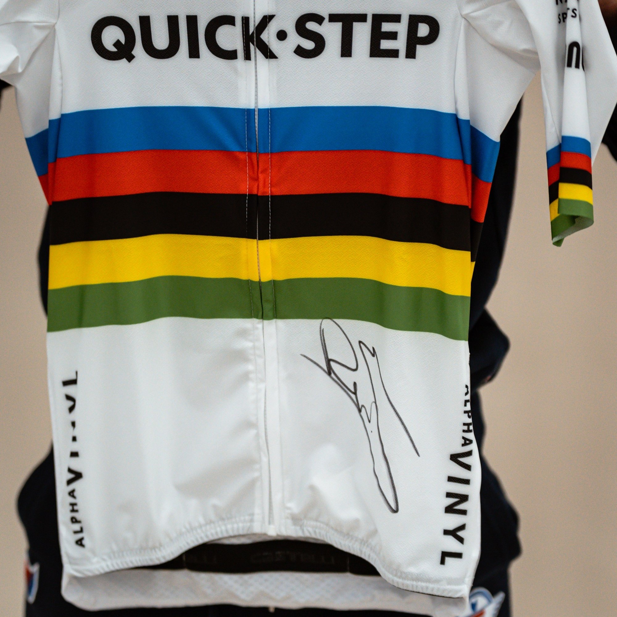 レムコ・エヴェネプールのアルカンシェルがエイミー・ピータースのチャリティのためにオークションに | ロードバイクはやめられない