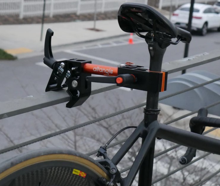 altanglecyclingからドアフレームを自転車修理スタンドに変えるAltangle Hangarと用途の広いHangar ...