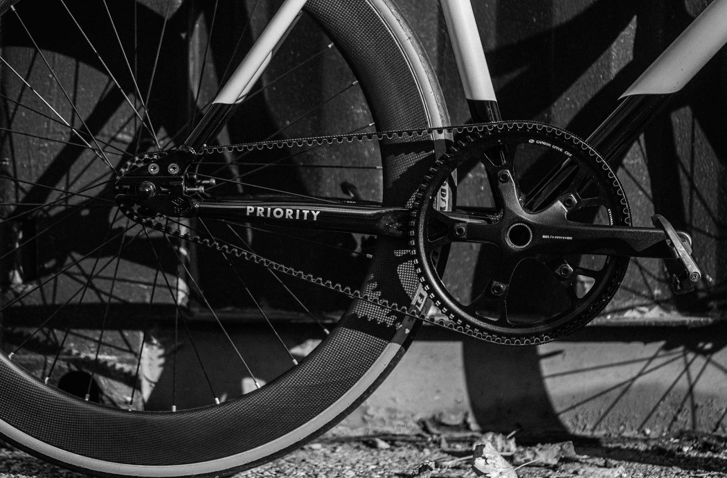 Prioritybicyclesから、フロント70TでベルトドライブでブレーキなしのPRIORITY JOKER限定版 | ロードバイクはやめられない