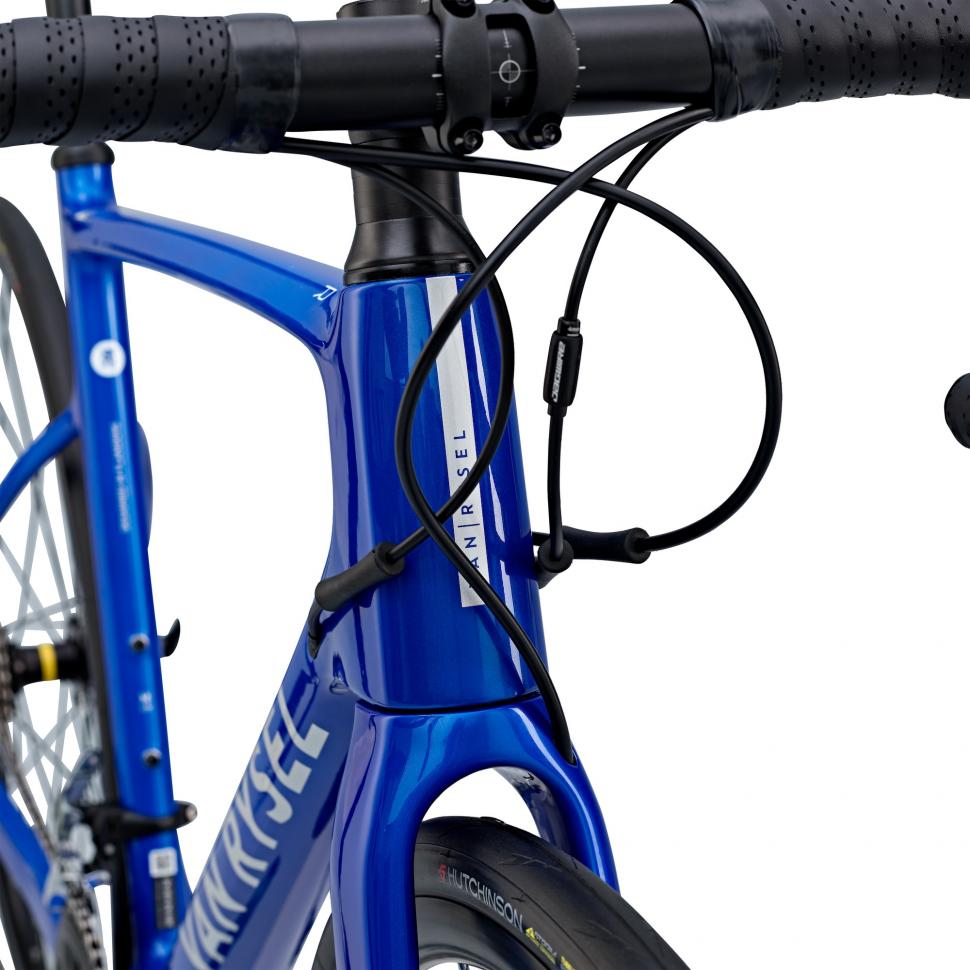 Van Ryselから安価なNCR CF カーボン ロードバイク登場 1台がプレゼントに | ロードバイクはやめられない