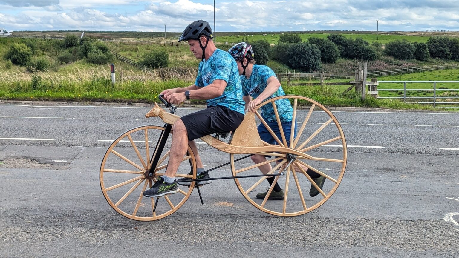 Enduraが1839年製の史上初のペダル自転車を再現してグラスゴーまで100kmを走行 | ロードバイクはやめられない