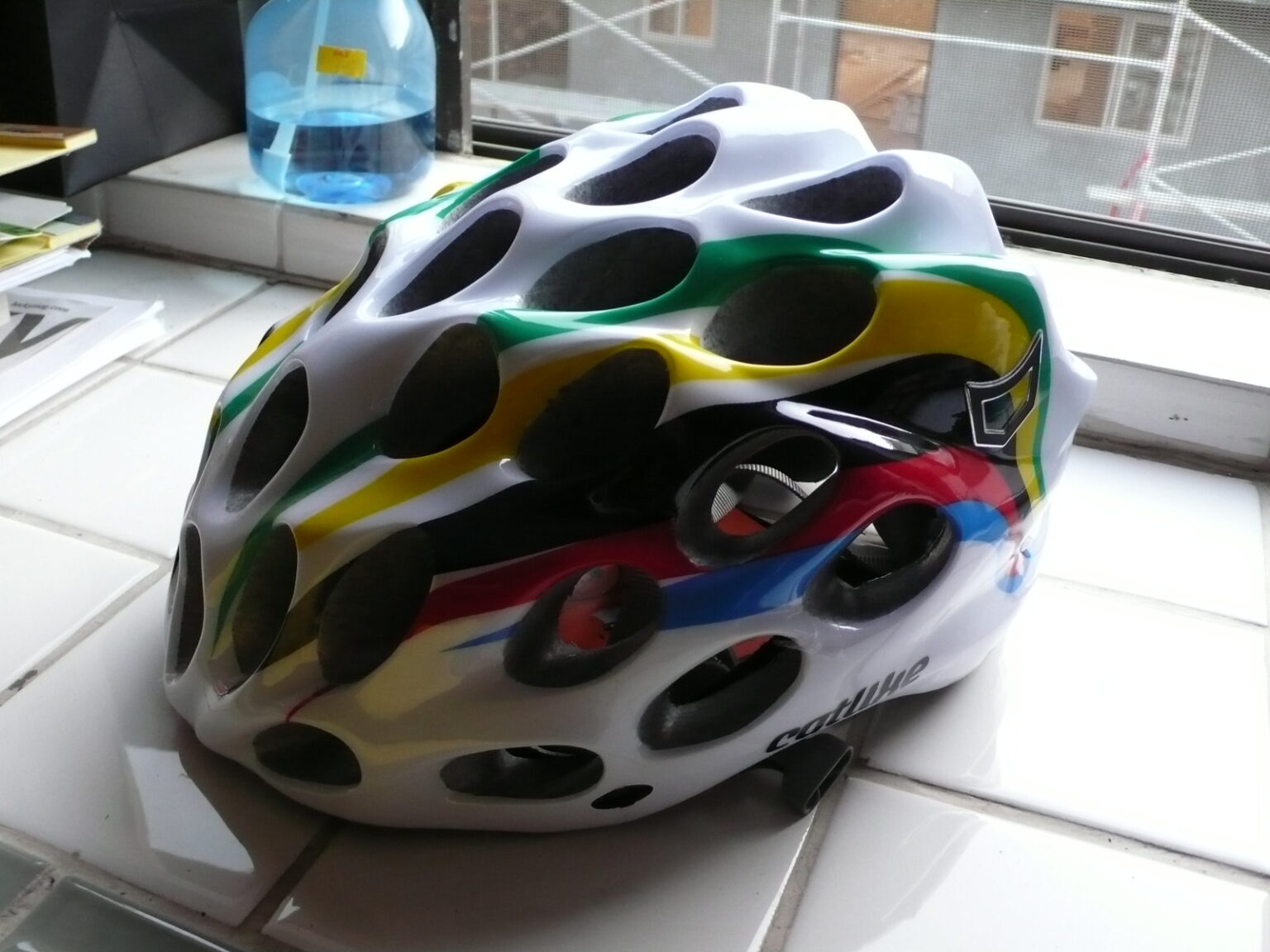 Catlikeから手頃な価格の MIPS 搭載ロードヘルメットCatlike Whisper II | ロードバイクはやめられない