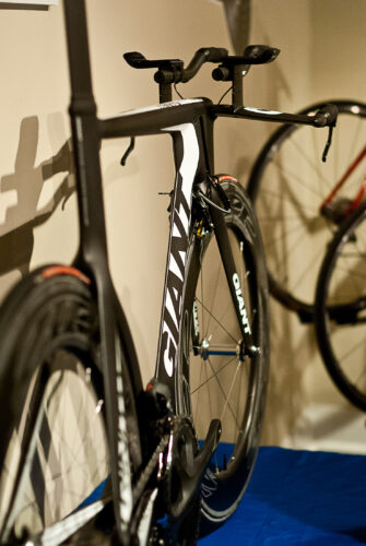 GiantからTeam Jayco AlUlaが乗る558g軽量化したTrinity Advanced SL | ロードバイクはやめられない