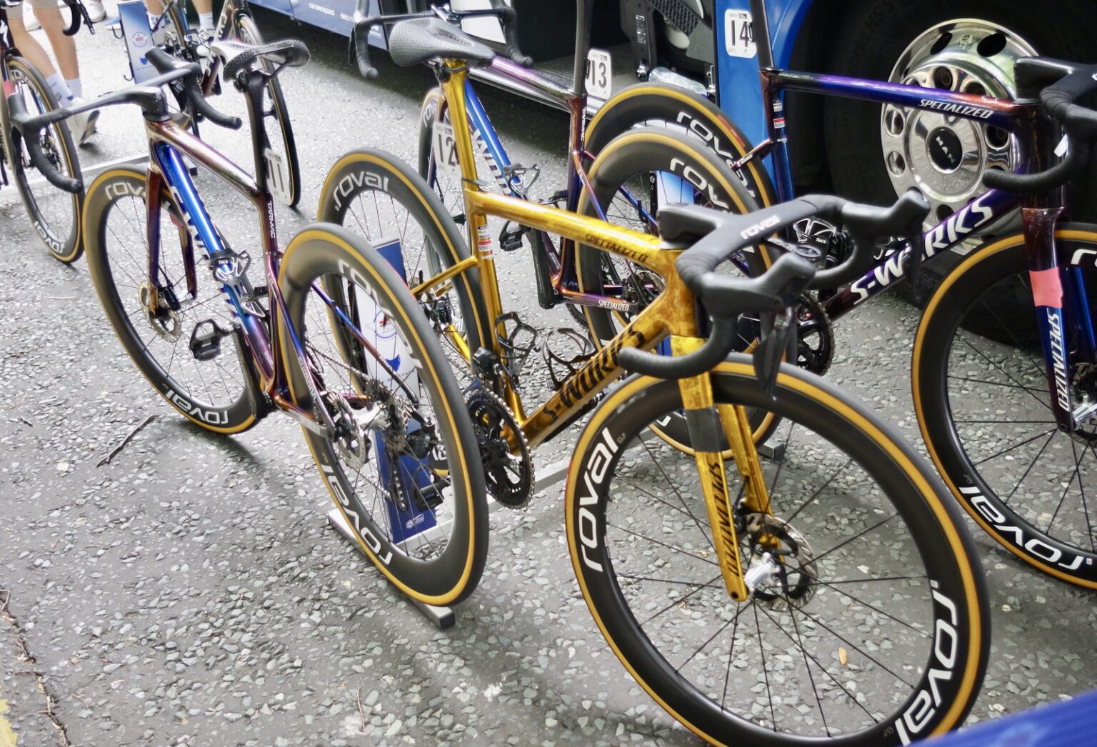 Specializedからレムコ・エヴェネプールの2024ゴールドシーズンを称える S-Works Tarmac SL8: Remco's ...