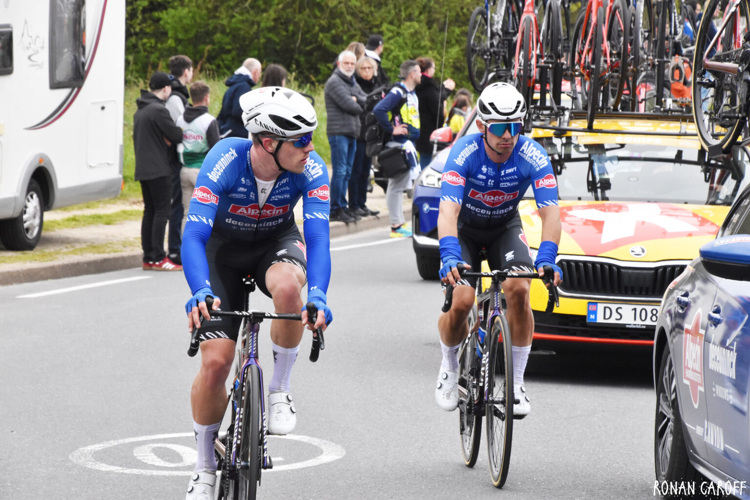 グレーからブルーへ回帰 Alpecin-Premier Techの2026年ユニフォーム | ロードバイクはやめられない